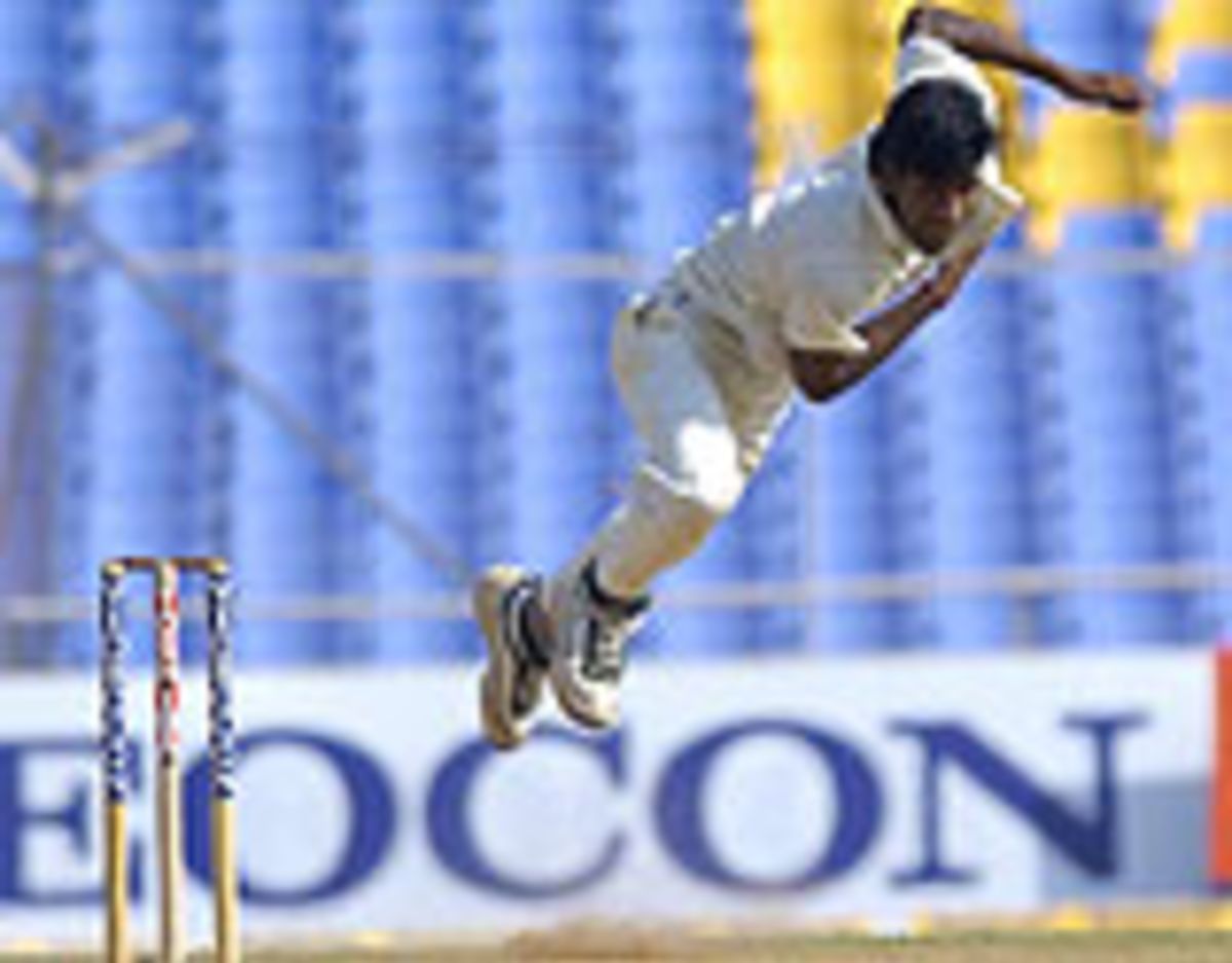L Balaji in action on debut | ESPNcricinfo.com