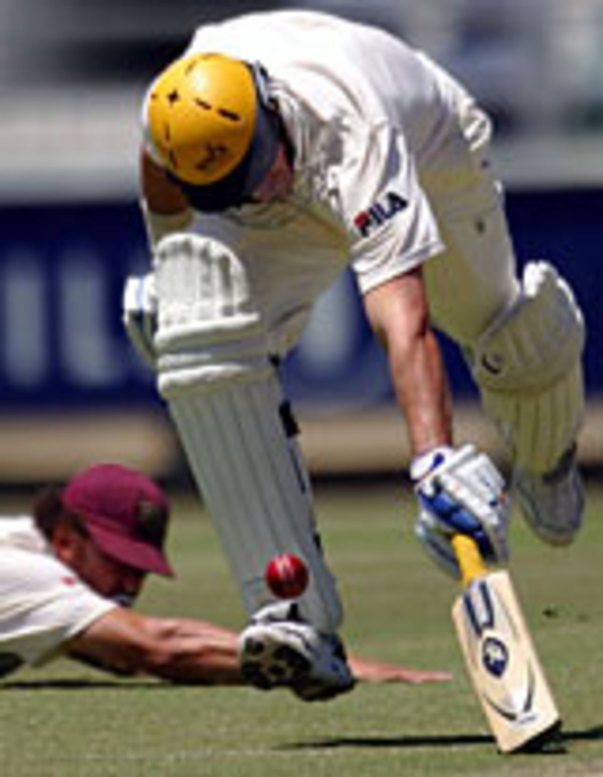 Chris Rogers scrambles home | ESPNcricinfo.com