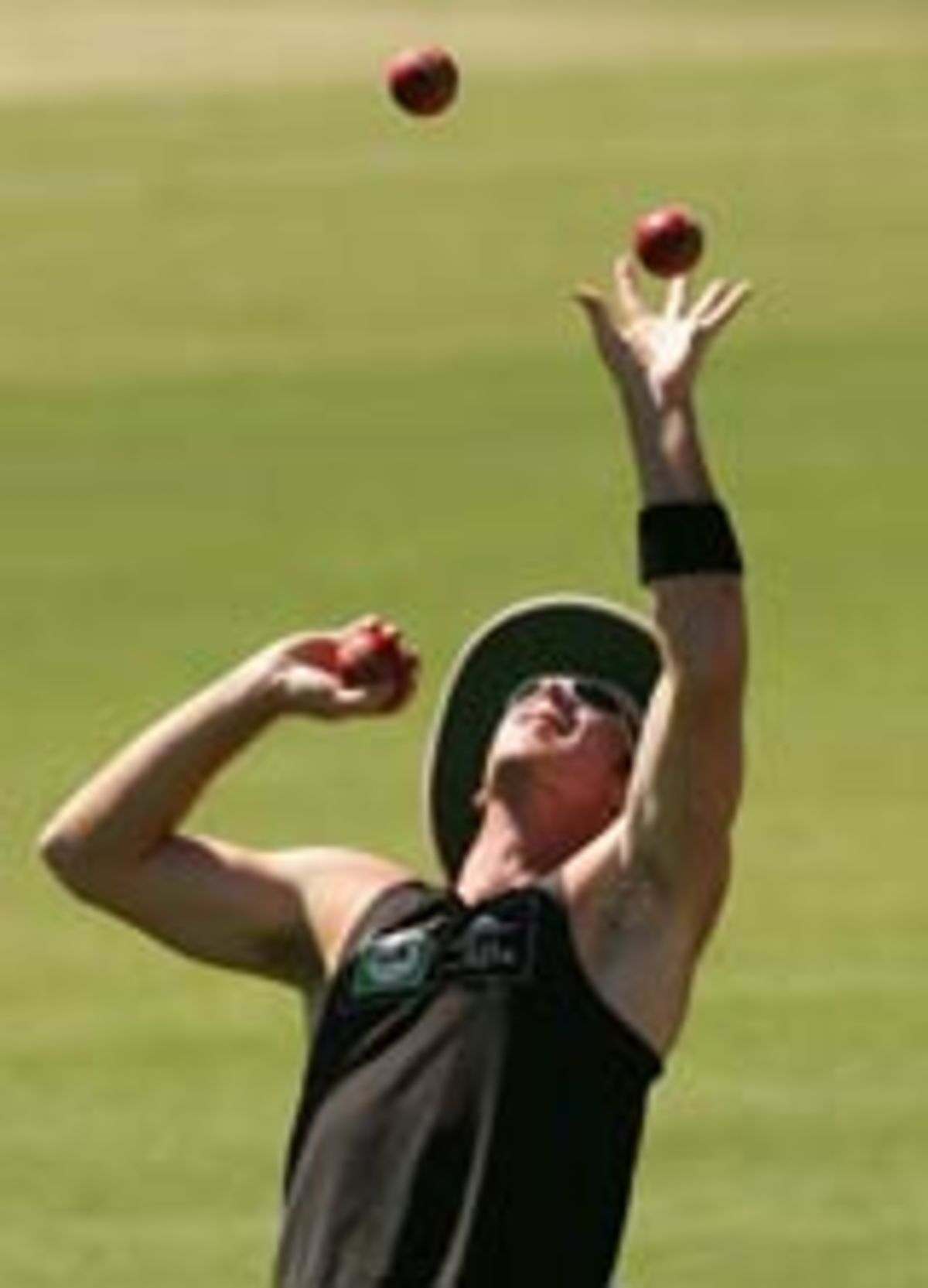 Ian Butler juggles at practice | ESPNcricinfo.com