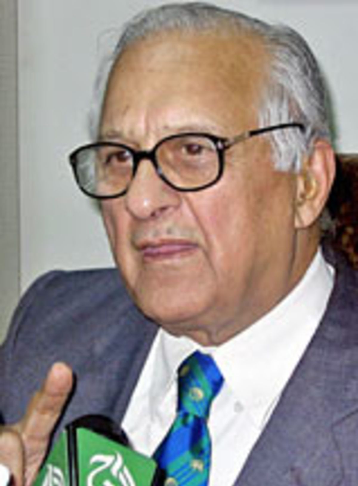 Shaharyar Khan announces the introduction of central contracts ...