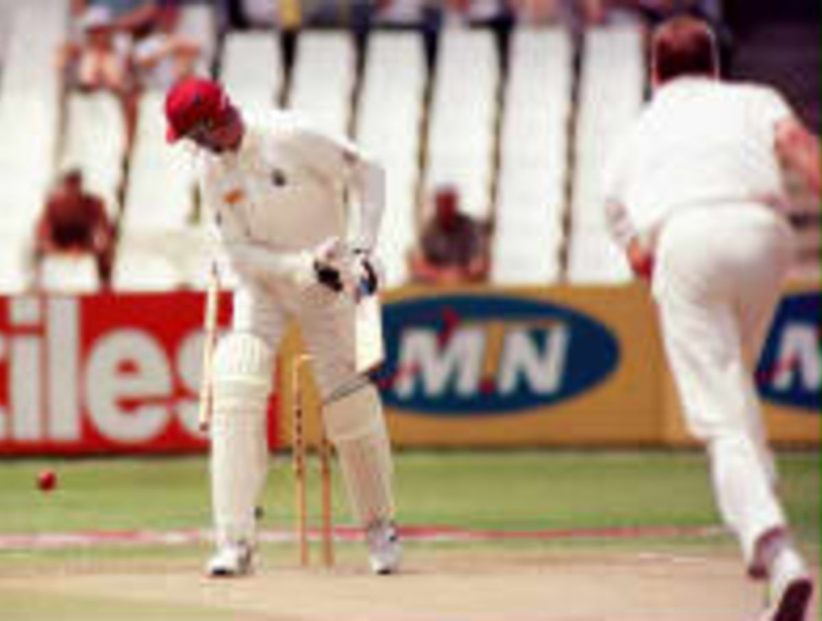 Courtney Walsh is off the field with a hamstring injury | ESPNcricinfo.com