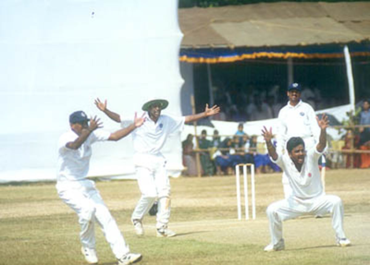 Sorab shapes defensively to Kanwaljit | ESPNcricinfo.com