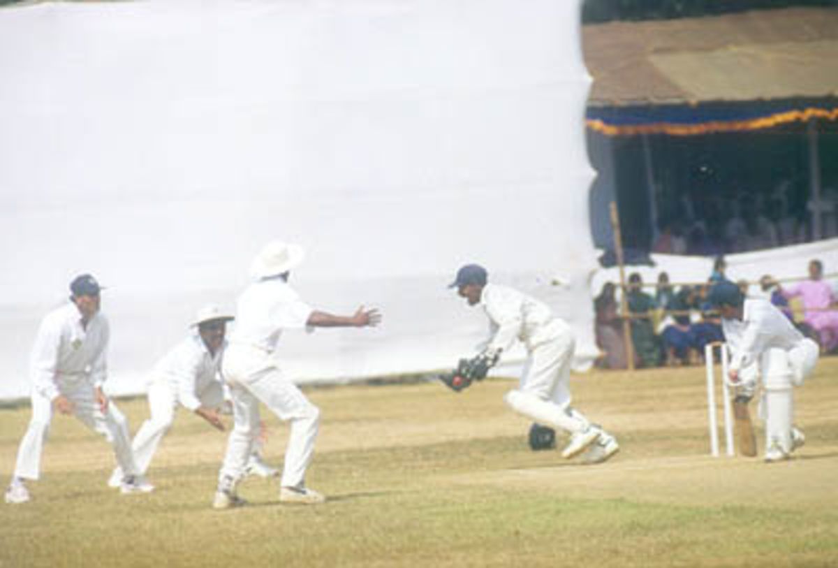 Sorab gets one past Manohar at silly point | ESPNcricinfo.com