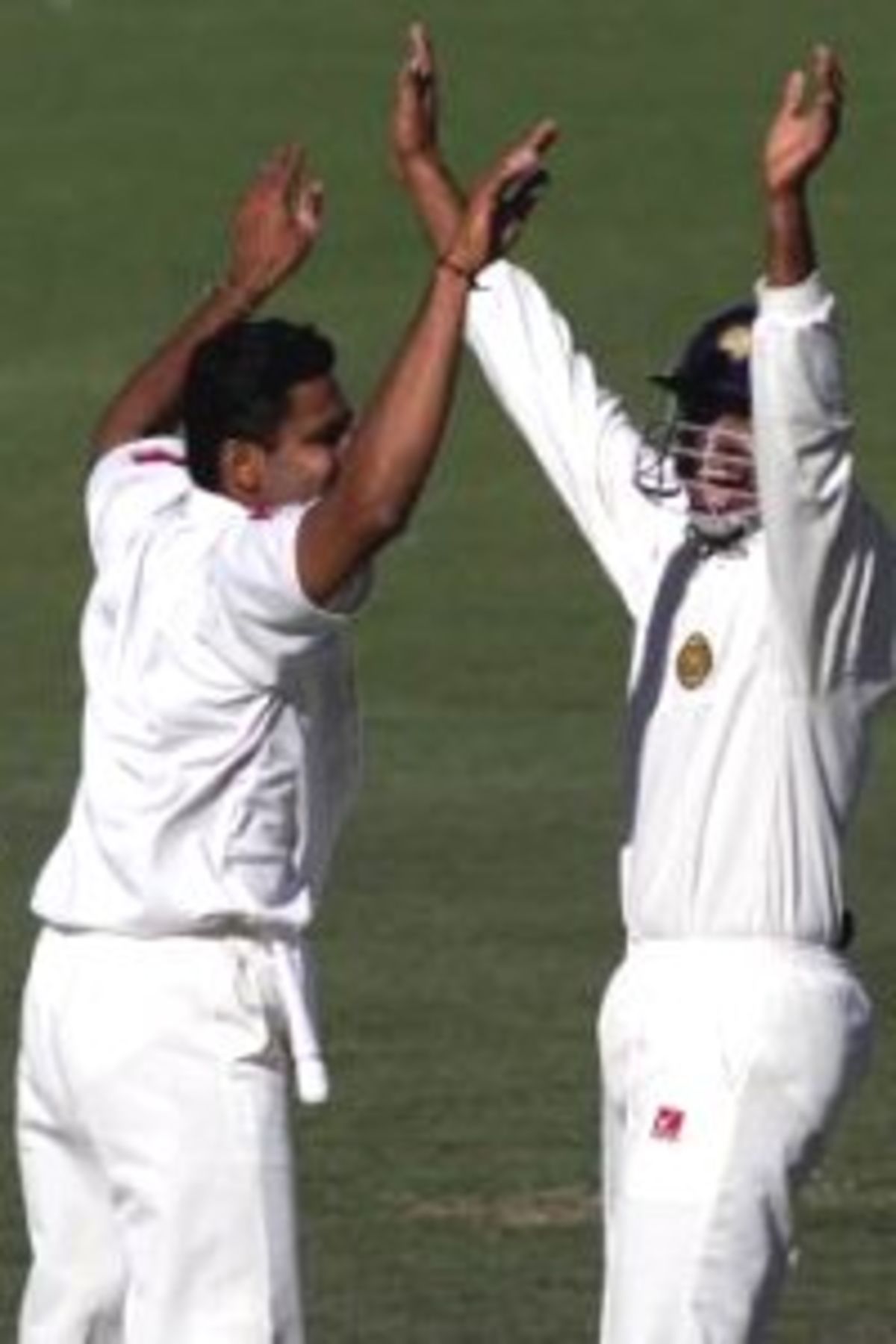 Kumble and Gandhi celebrate, Australia v India, 1st Test, 1999/00 ...