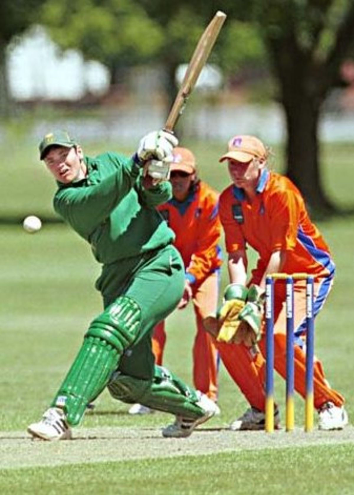 Terblanche with cheque for Player of the Match | ESPNcricinfo.com