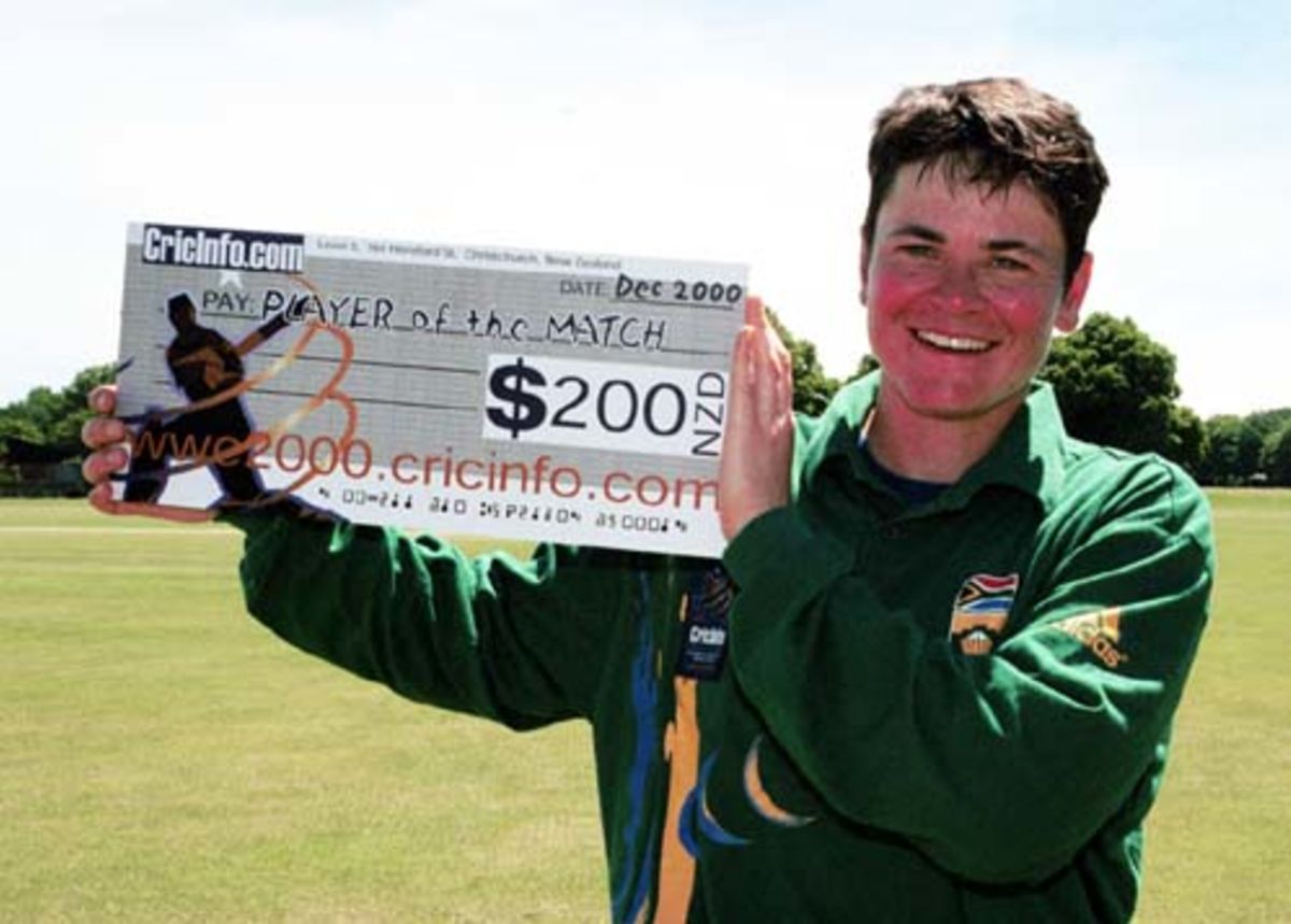 Terblanche with cheque for Player of the Match | ESPNcricinfo.com