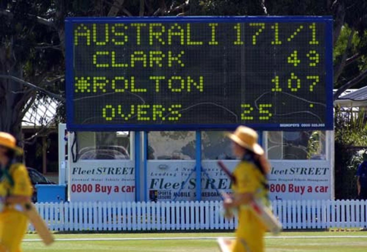 Zoe Goss & Australian players congratulate Karen Rolton | ESPNcricinfo.com