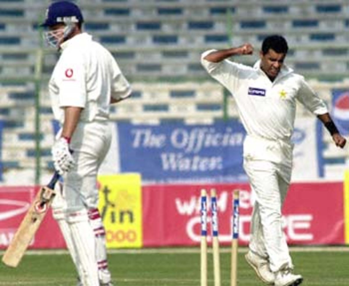 Steve Birtwistle and Mushtaq Ahmed | ESPNcricinfo.com