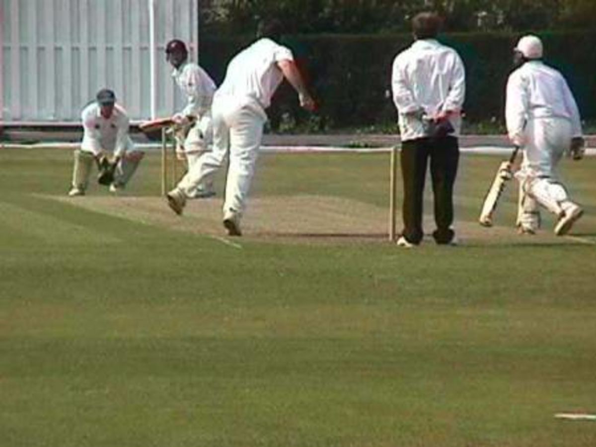 Nathan Astle facing Daniel Marsh at Centre Vale | ESPNcricinfo.com