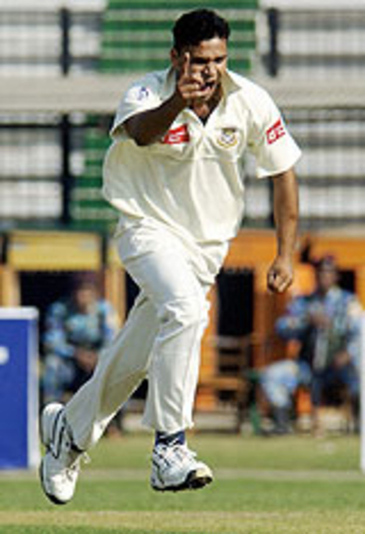 Mashrafe Mortaza exults after dismissing Rahul Dravid | ESPNcricinfo.com