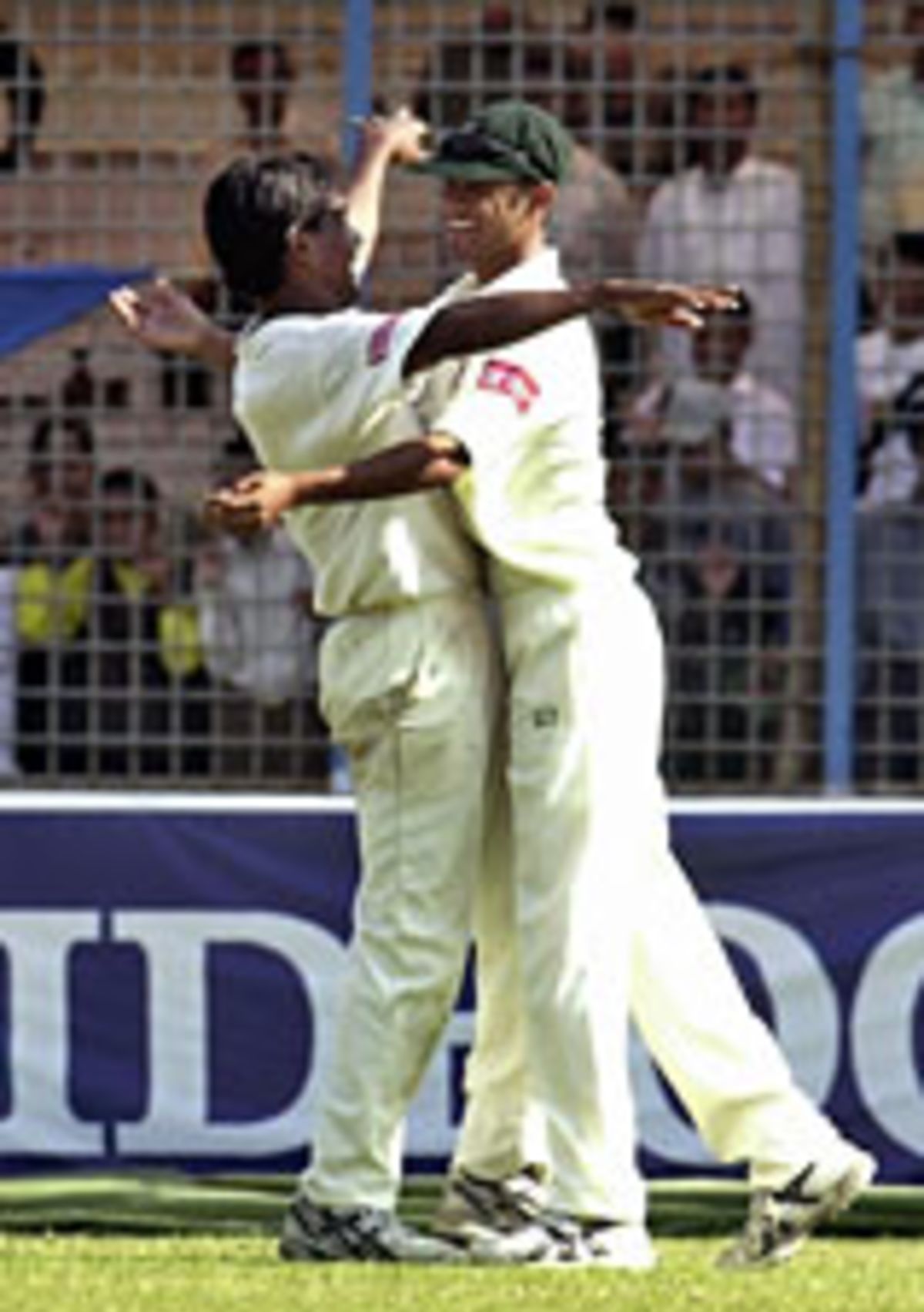 Mohammad Rafique congratulated by Talha Jubair | ESPNcricinfo.com