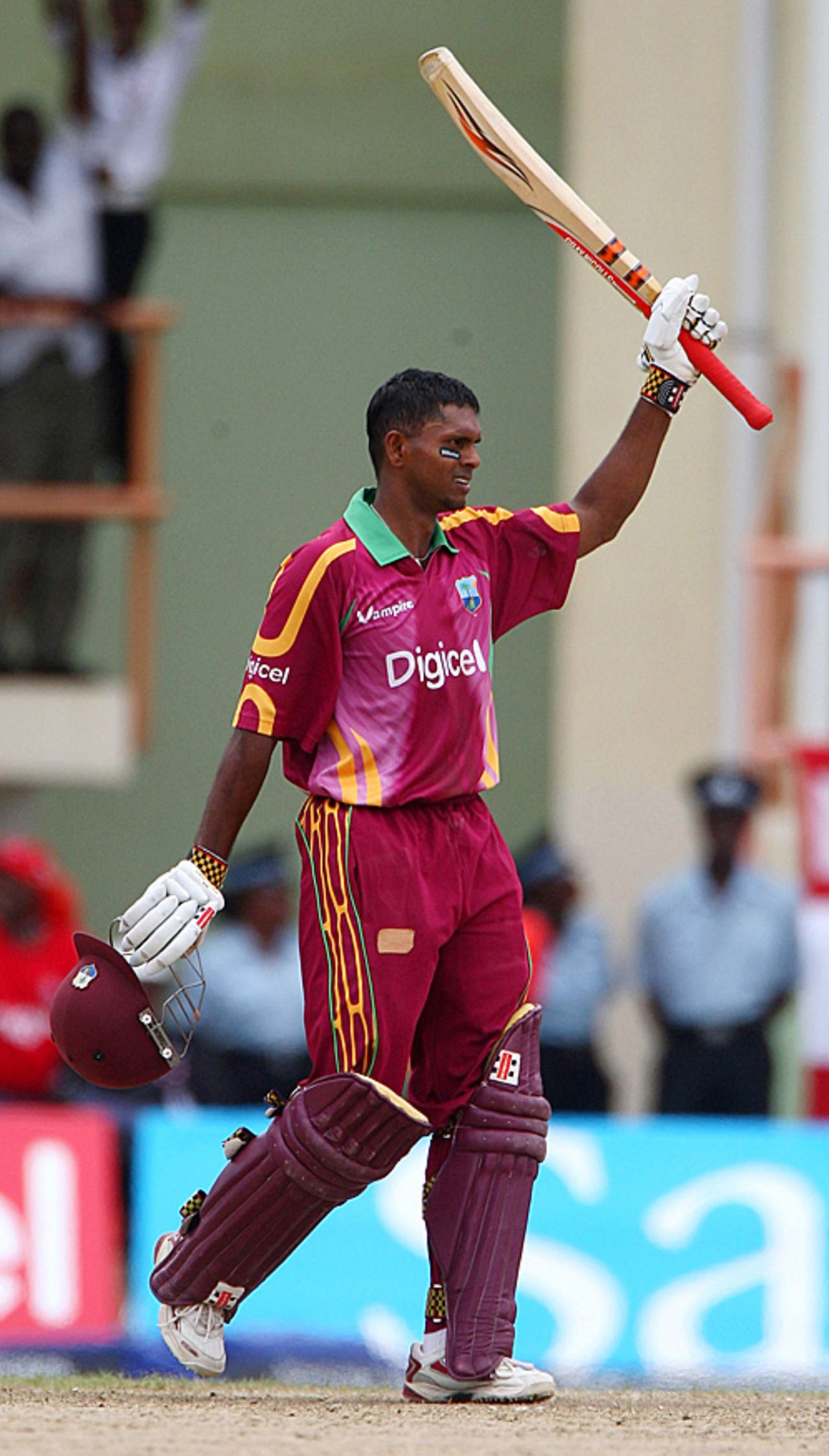 Shivnarine Chanderpaul struggles with cramp during his hundred ...