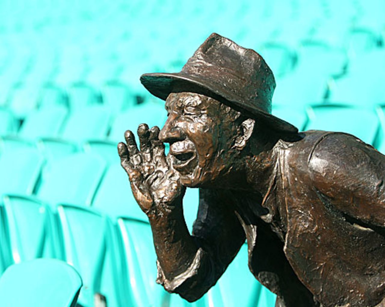 Bronze sculpture of iconic Sydney Cricket Ground supporter 'Yabba ...