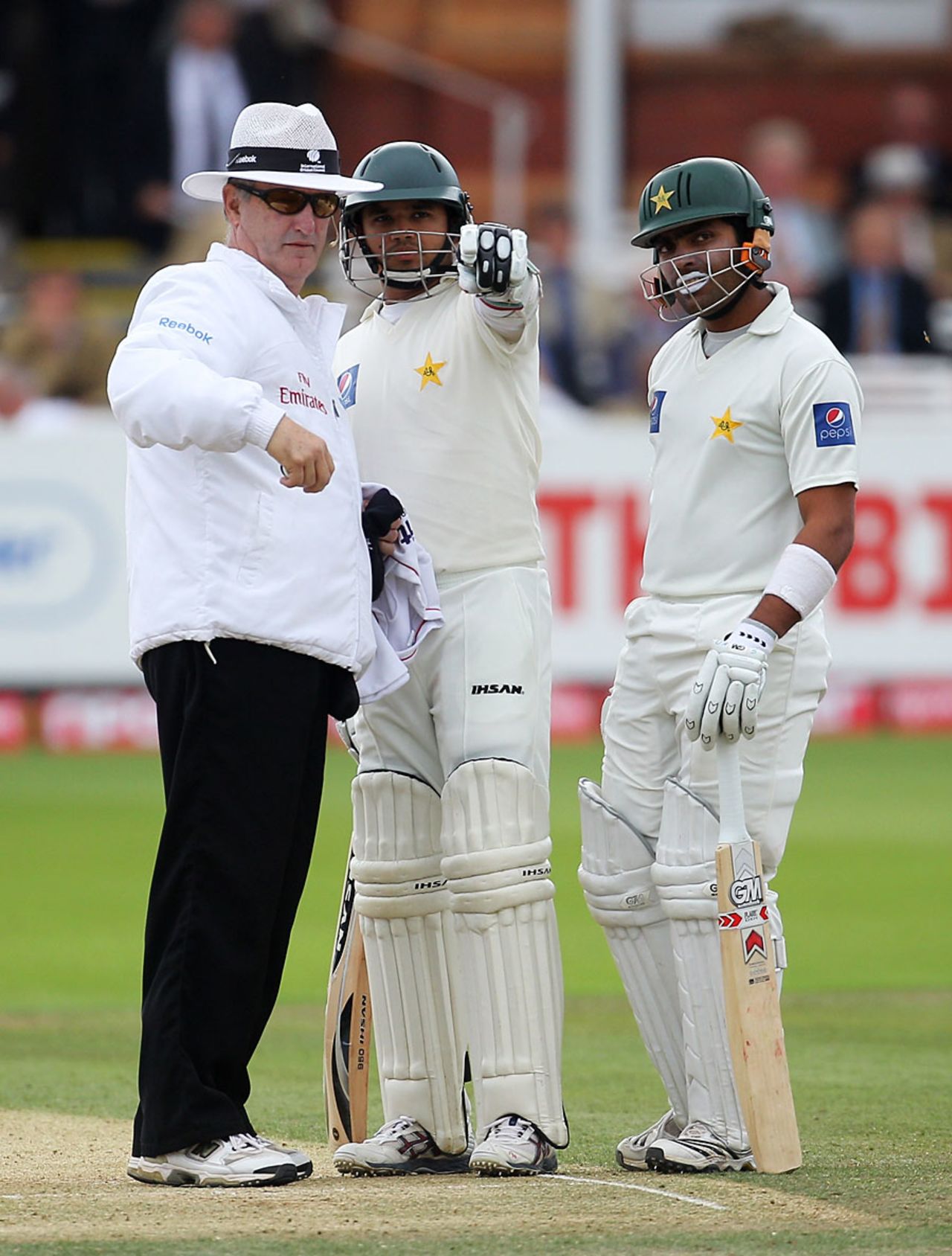 MS Dhoni brings out the one-legged pull | ESPNcricinfo.com