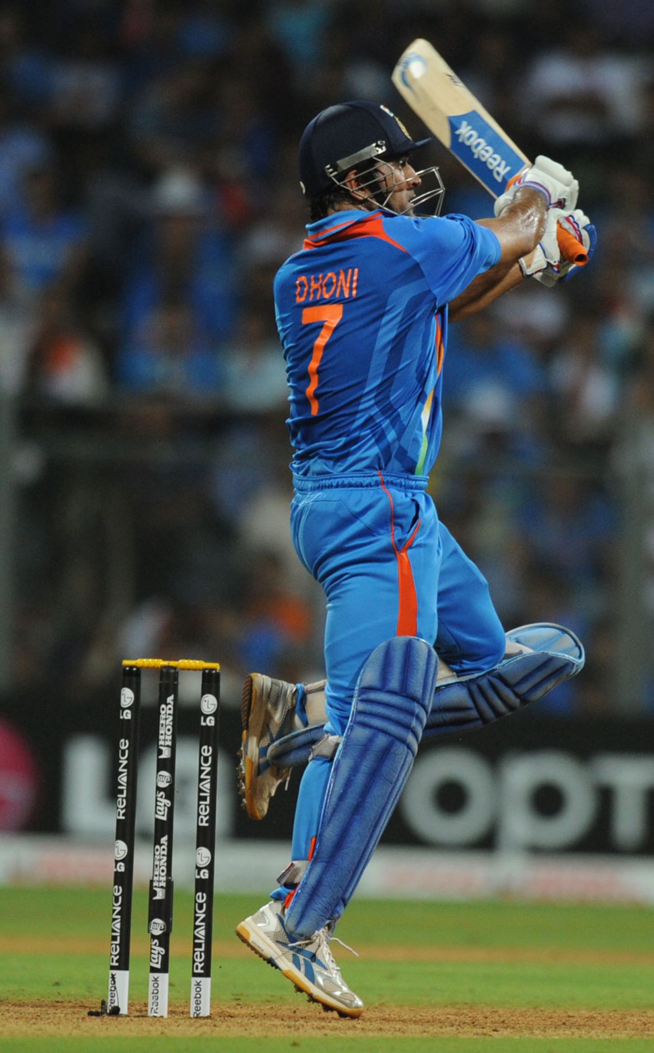 MS Dhoni scampers between the wickets | ESPNcricinfo.com