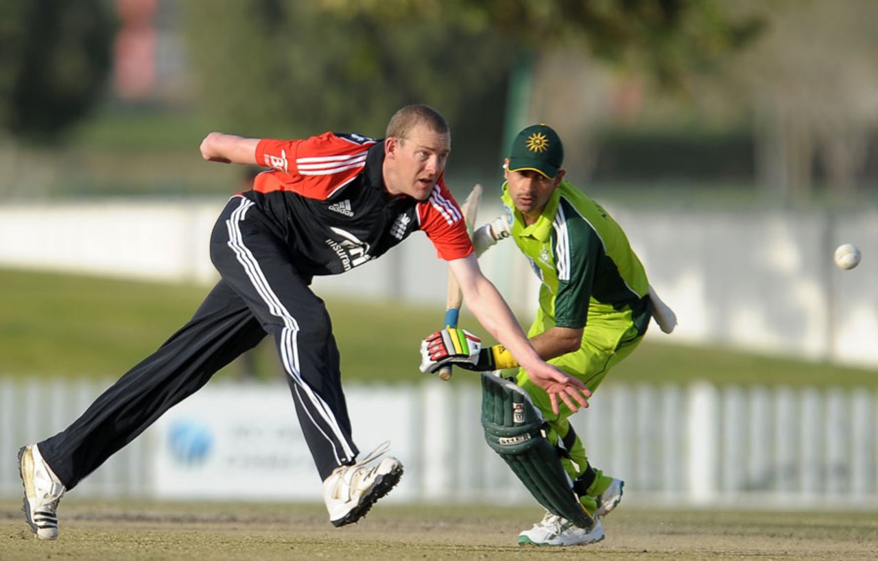 A Pakistan Disabled cricketer, Matloob Qureshi, bats against England ...