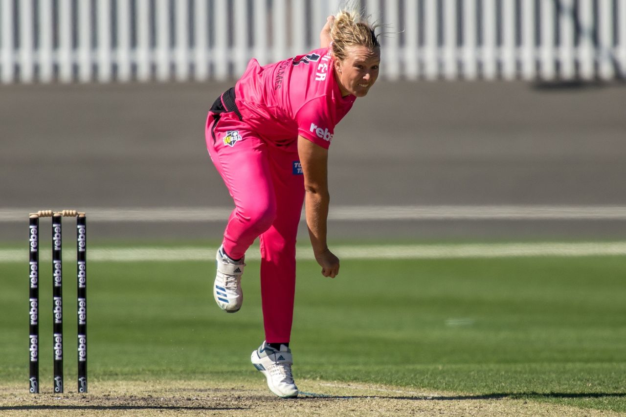 Hayley Silver-Holmes sends one down | ESPNcricinfo.com