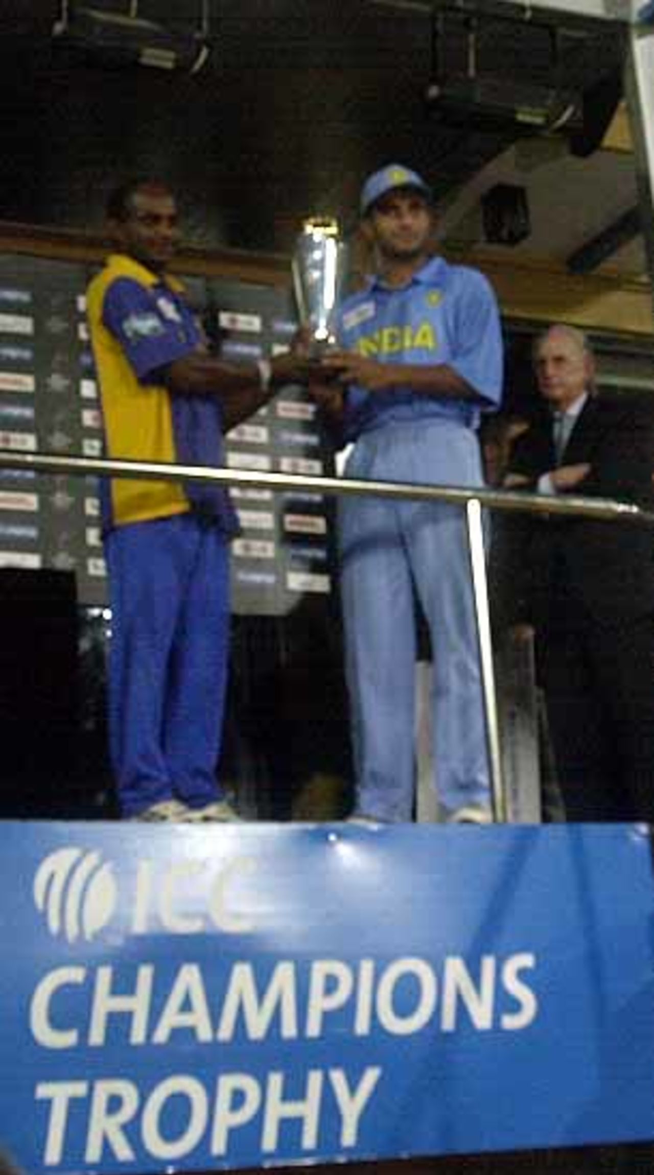 The Sri Lankan team with the ICC Champions Trophy | ESPNcricinfo.com