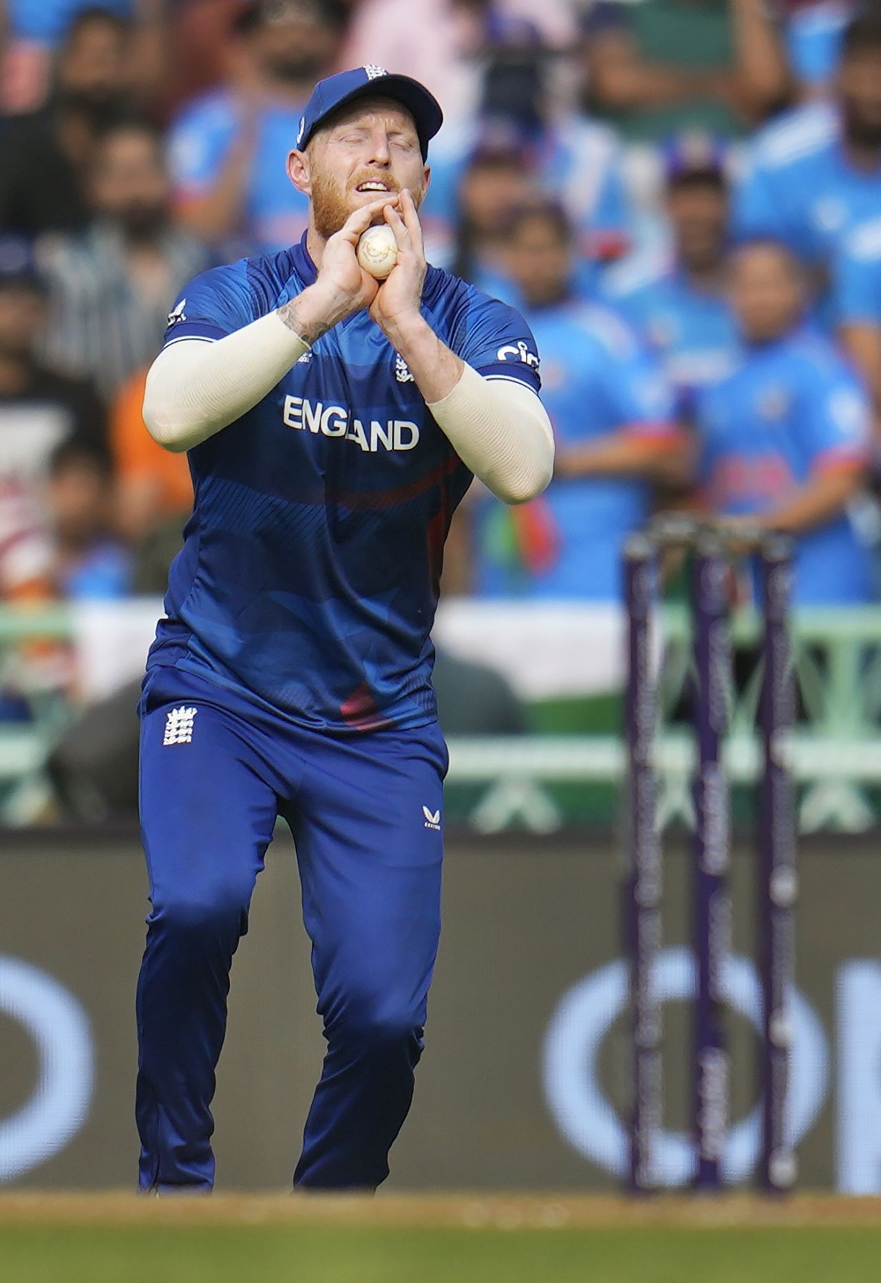 Ben Stokes holds on to the catch to dismiss Virat Kohli | ESPNcricinfo.com