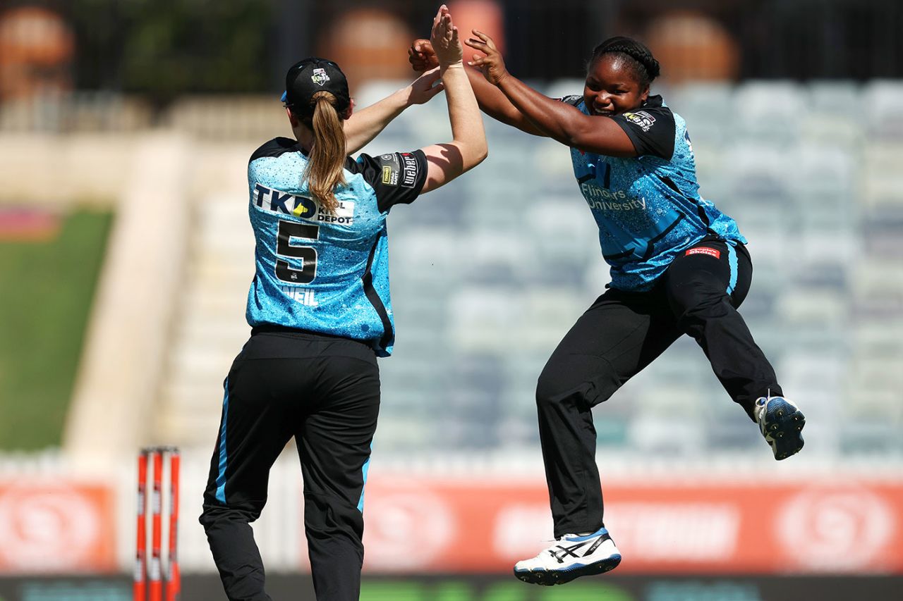 Anesu Mushangwe celebrates the wicket of Ash Gardner | ESPNcricinfo.com