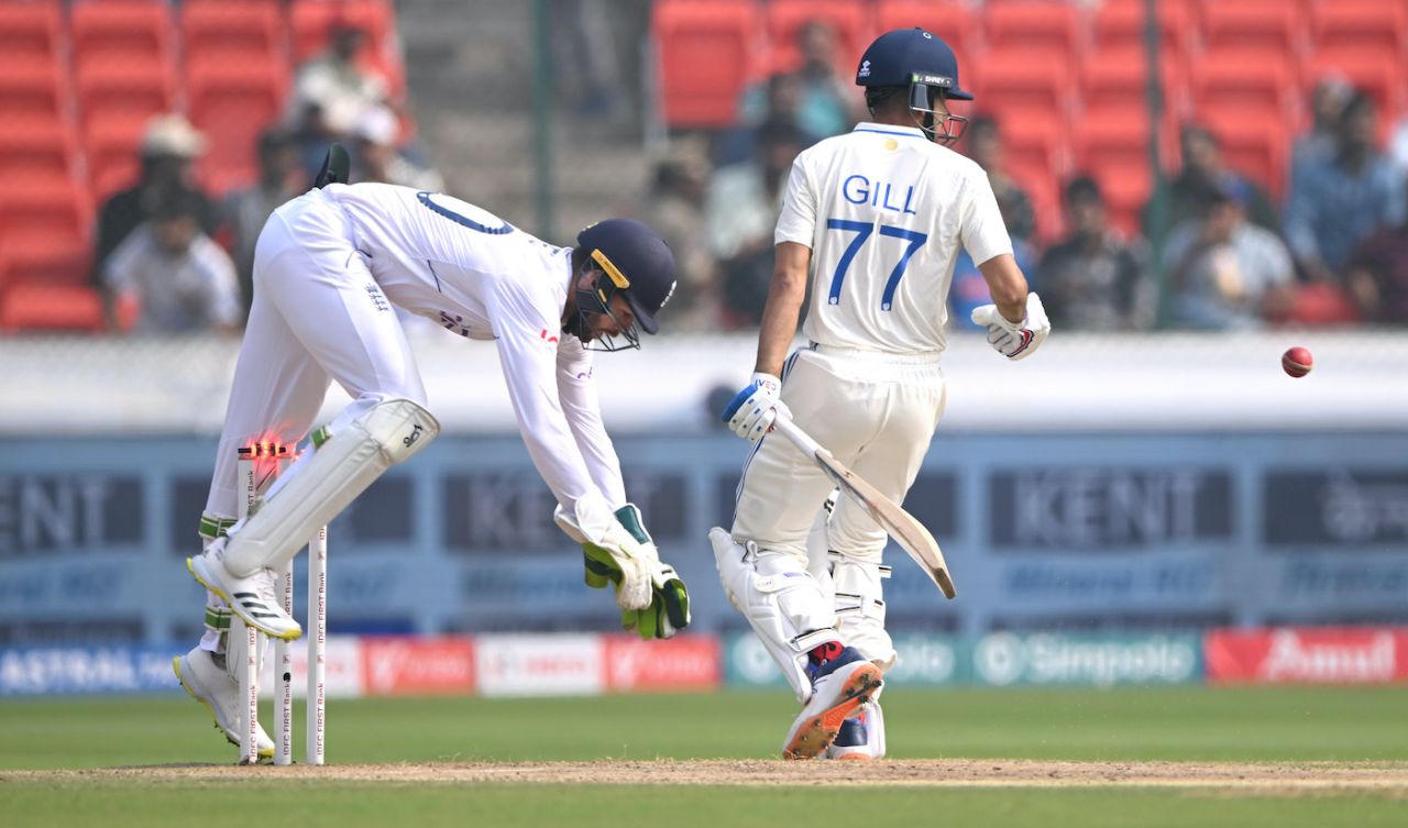 Ben Foakes gets into a pickle as Shubman Gill makes his way in ...