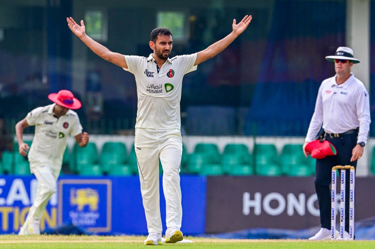 Dimuth Karunaratne reached his fifty early in the day | ESPNcricinfo.com