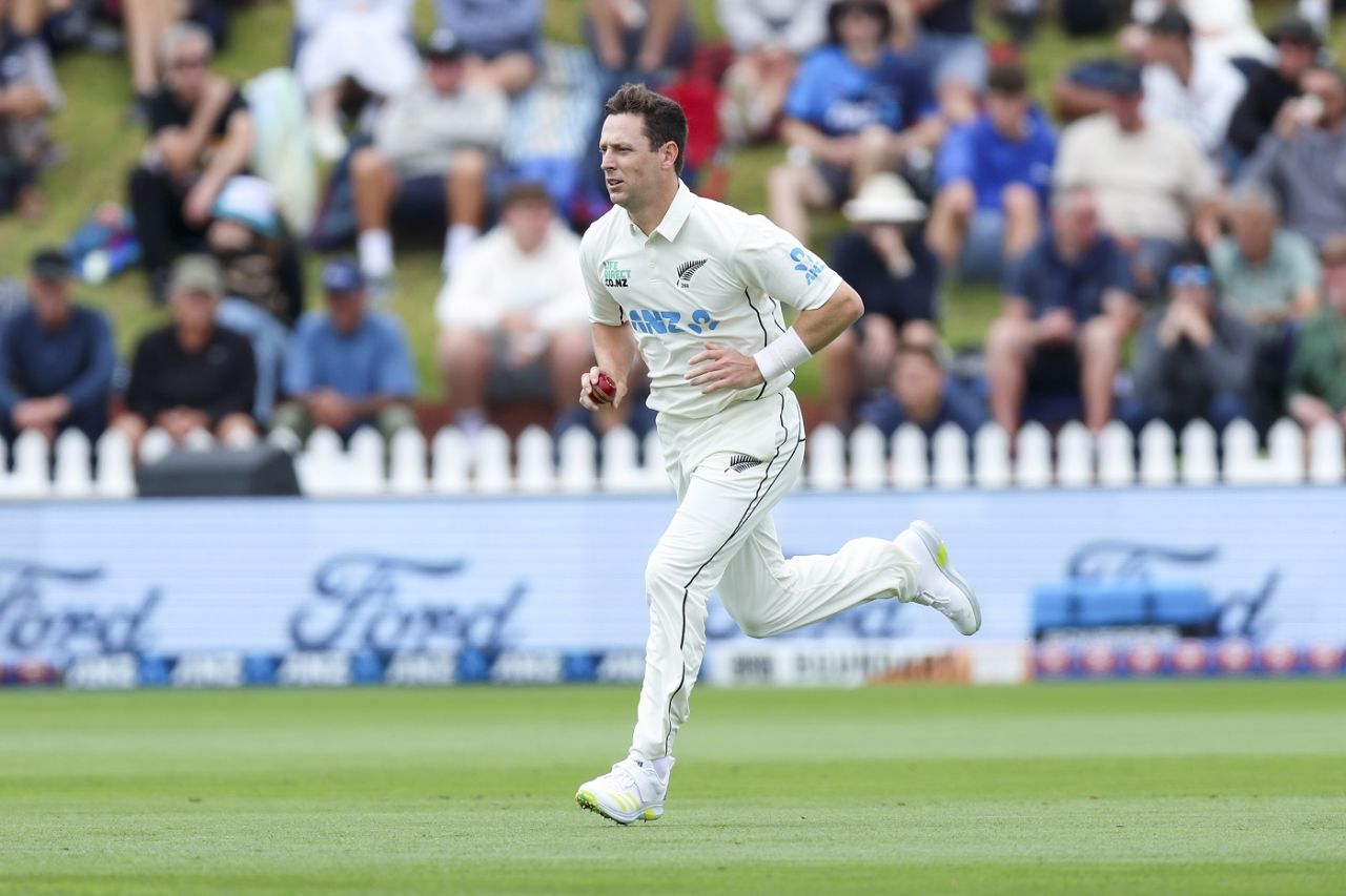Matt Henry bowled a tight first spell | ESPNcricinfo.com