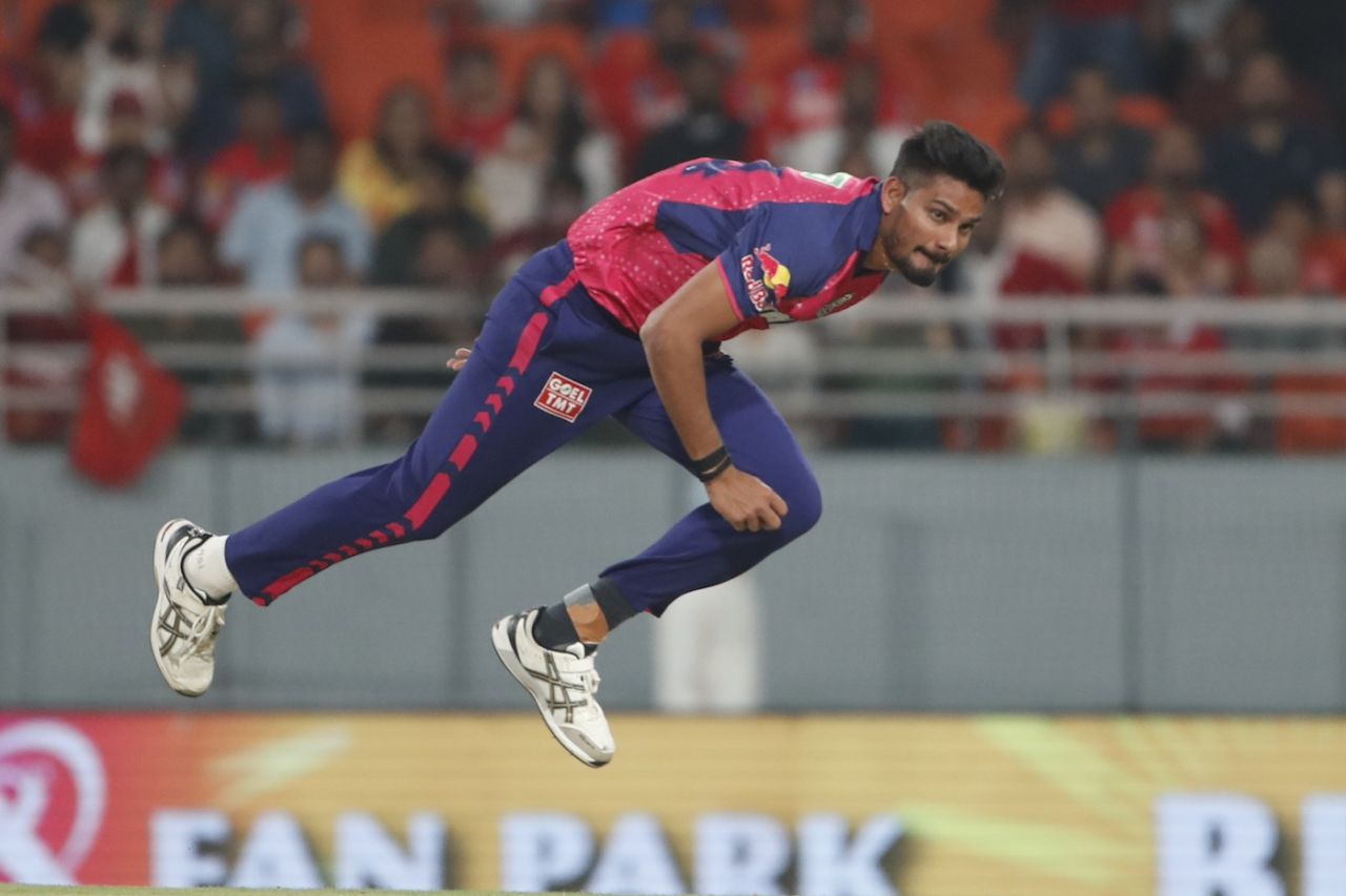 Kuldeep Sen was expensive in his first over | ESPNcricinfo.com