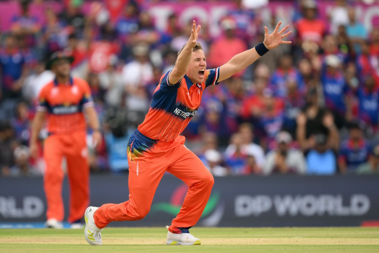 Logan van Beek struck early | ESPNcricinfo.com