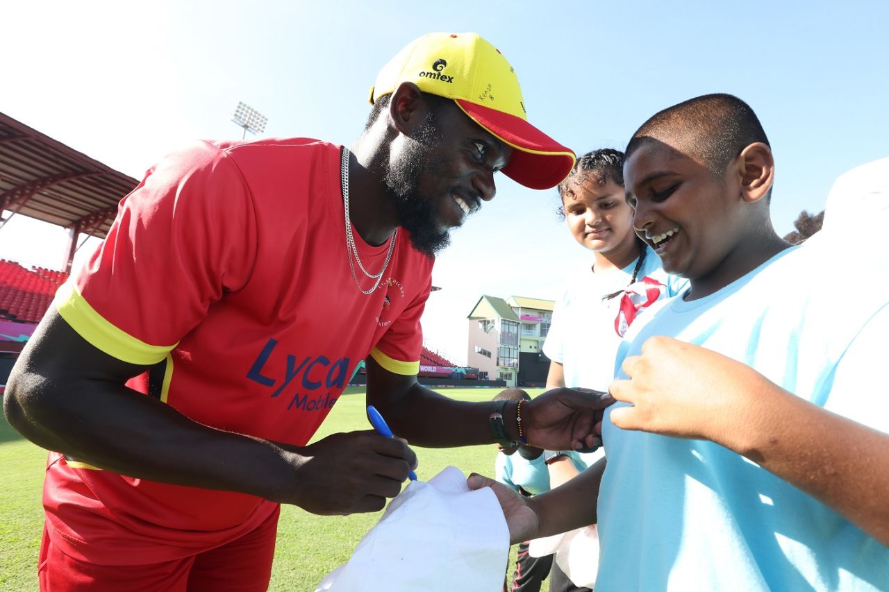 Uganda's Kenneth Waiswa signs an autograph | ESPNcricinfo.com