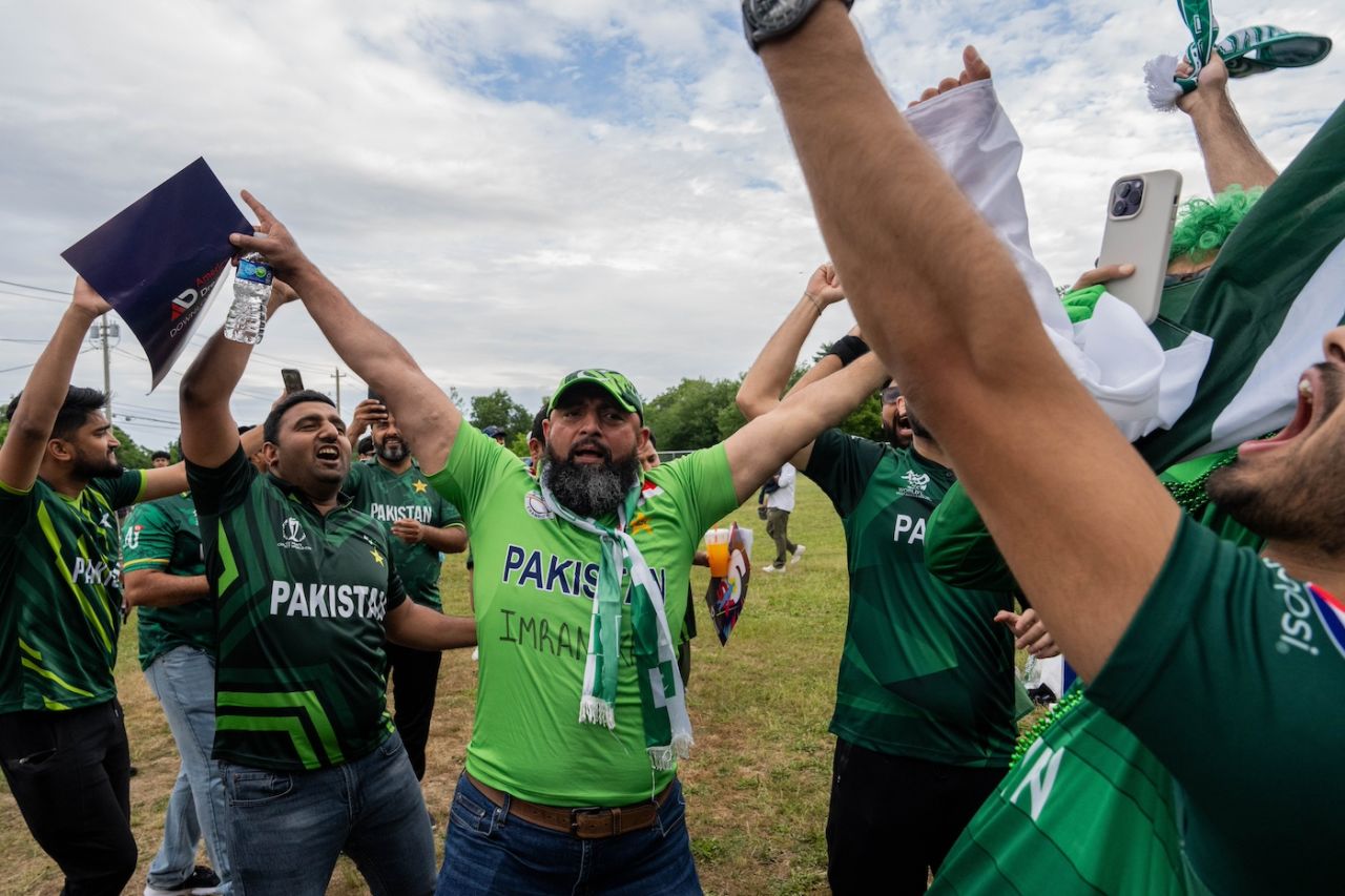 Pakistan fans arrive at the stadium | ESPNcricinfo.com