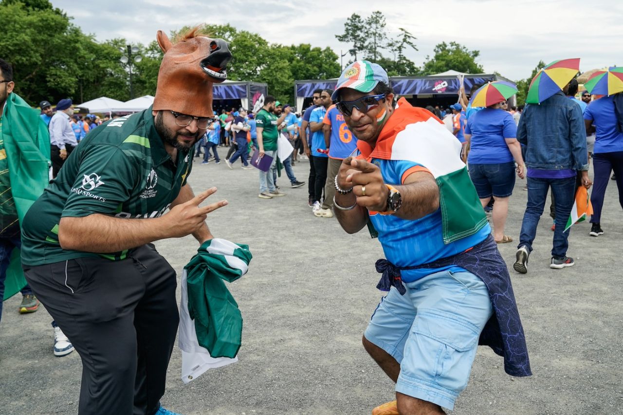 Fans show off their colours | ESPNcricinfo.com