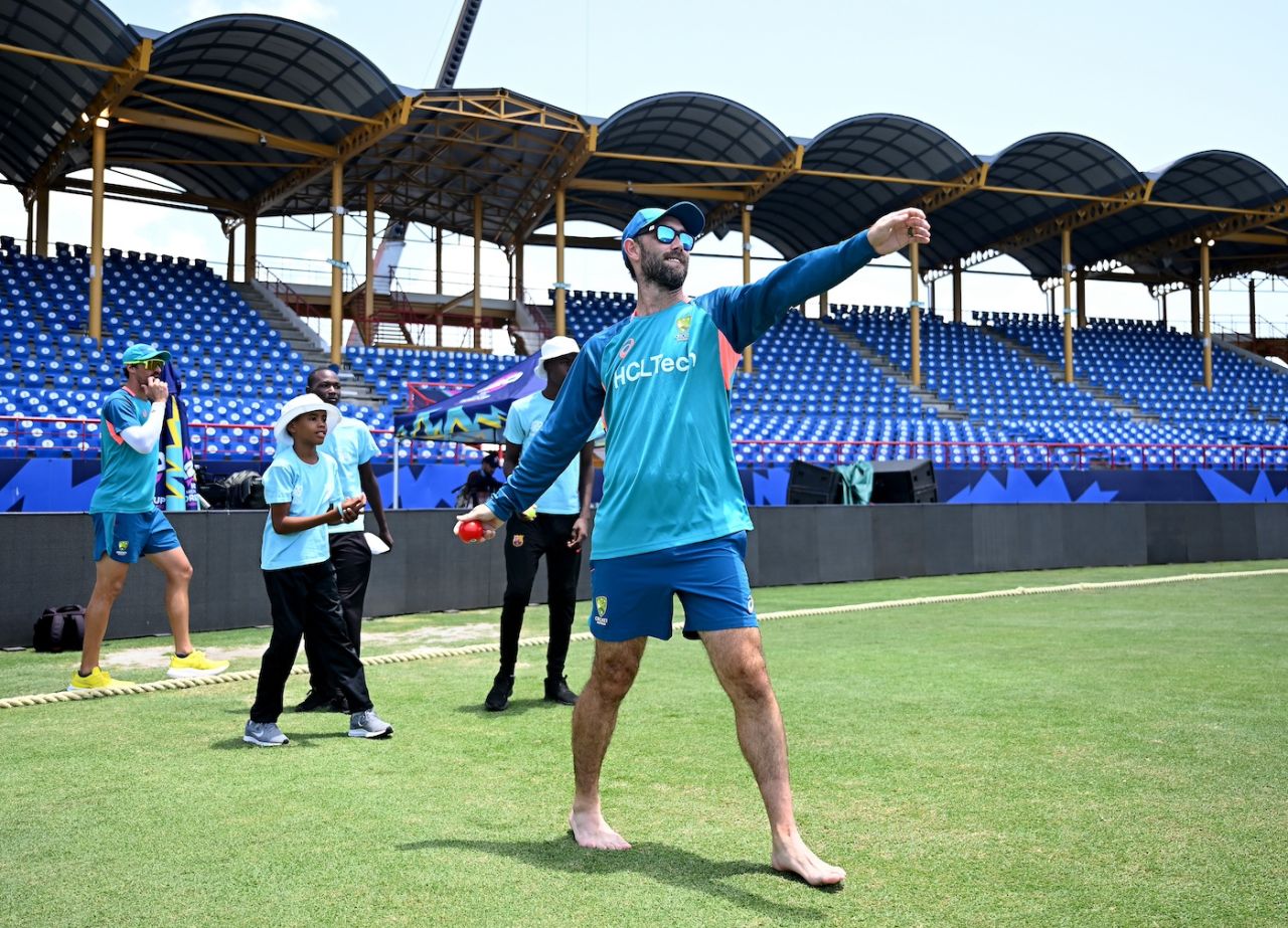 Glenn Maxwell had fun with some kids | ESPNcricinfo.com