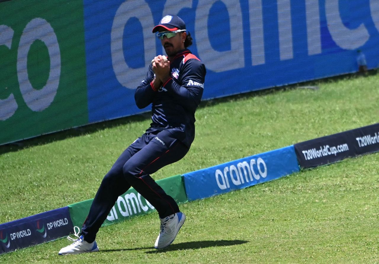 Shayan Jahangir took a top catch to see the back of Quinton de Kock ...