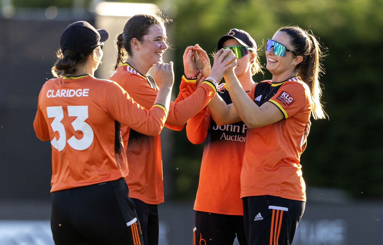 Josie Groves' three-for helped limit Stars | ESPNcricinfo.com