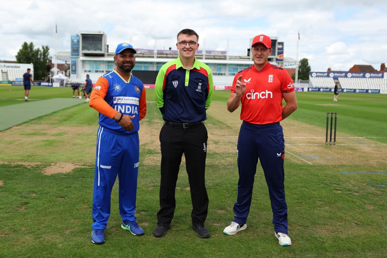 The England Deaf team poses ahead of play | ESPNcricinfo.com