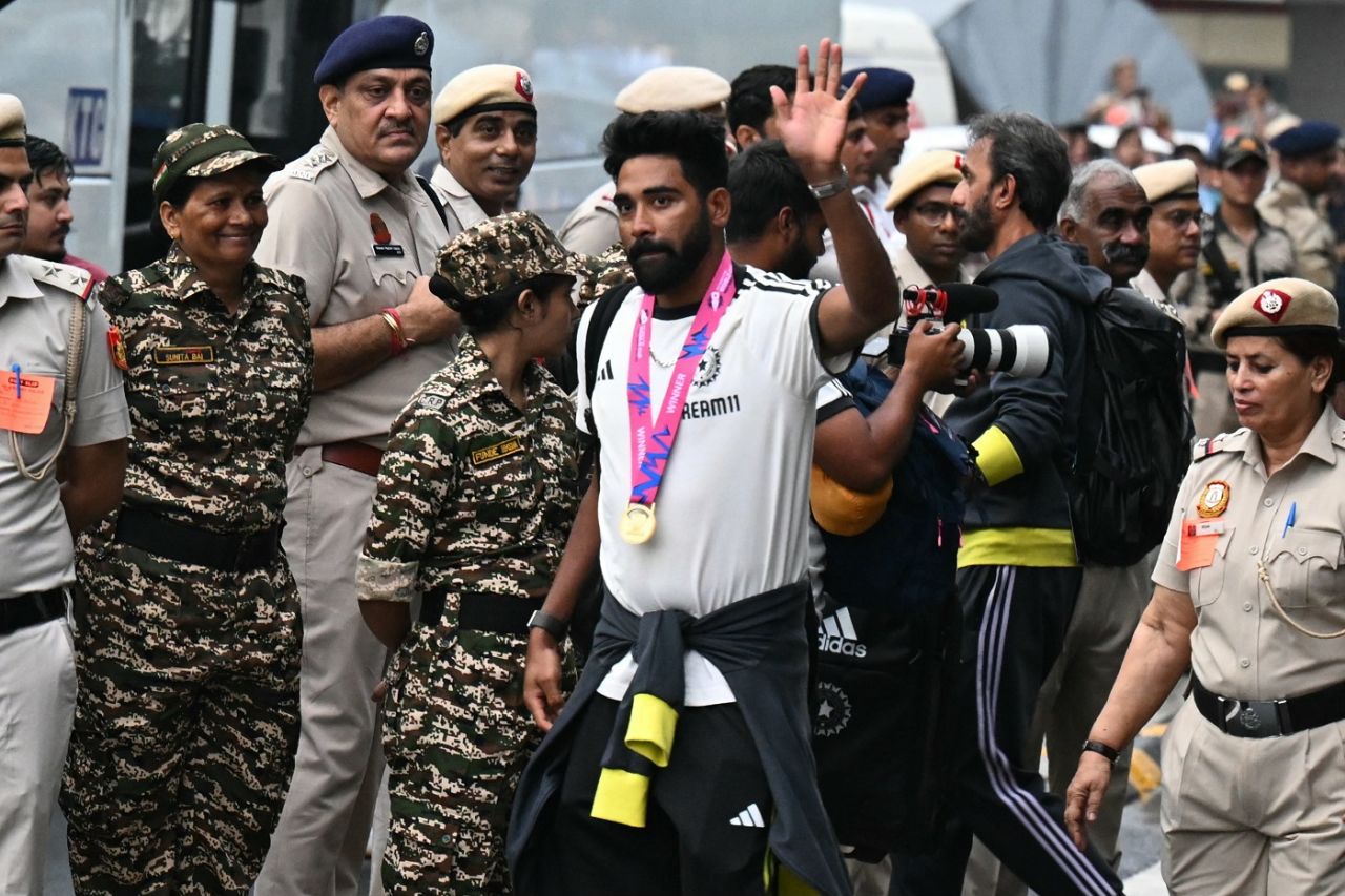 Hardik Pandya Prepares To Board The Team Bus At The Indira Gandhi hardik-pandya-prepares-to-board-the-team-bus-at-the-indira-gandhi