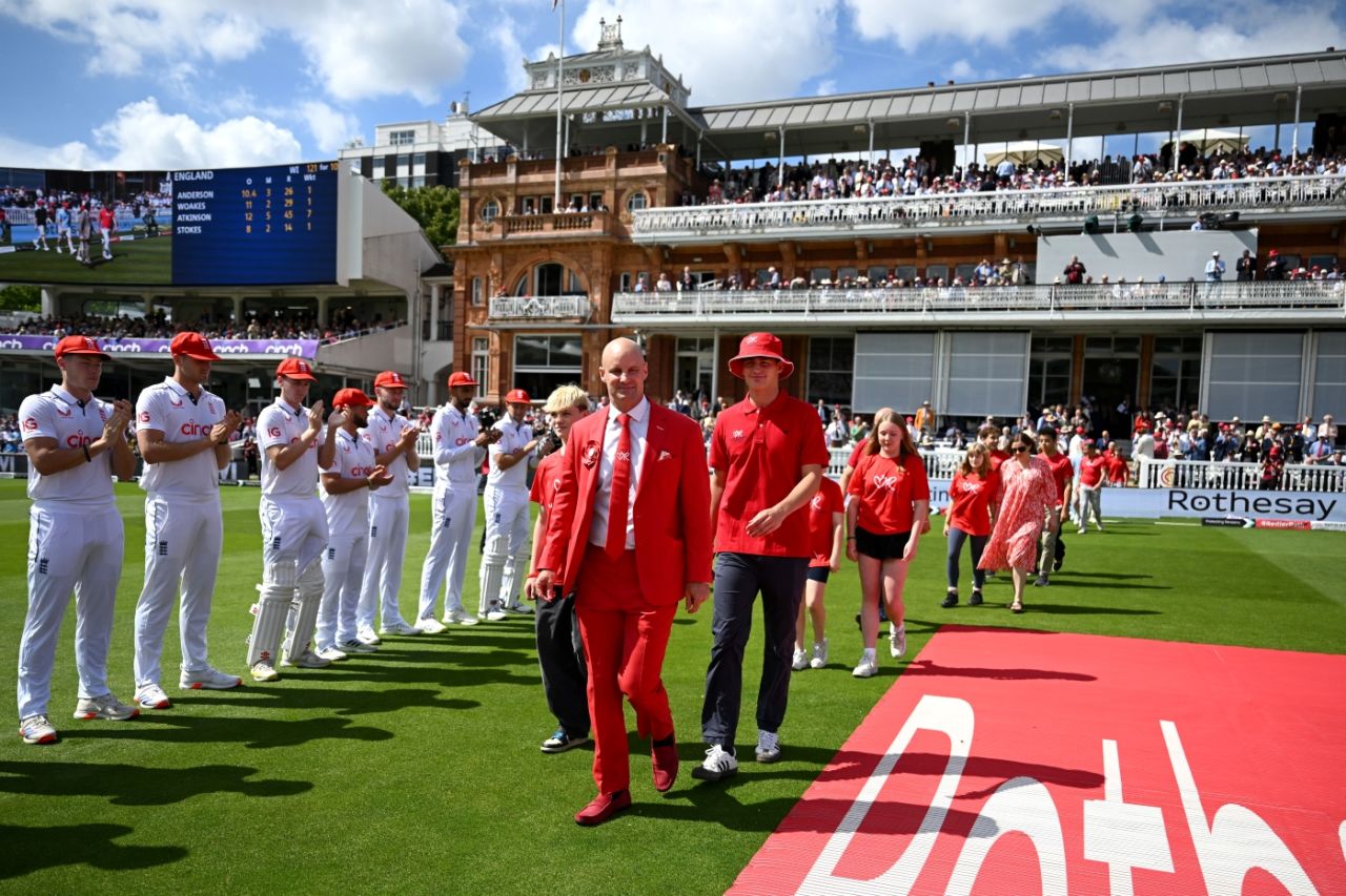 Andrew Strauss is welcomed onto the Lord's turf on Ruth Strauss Day ...