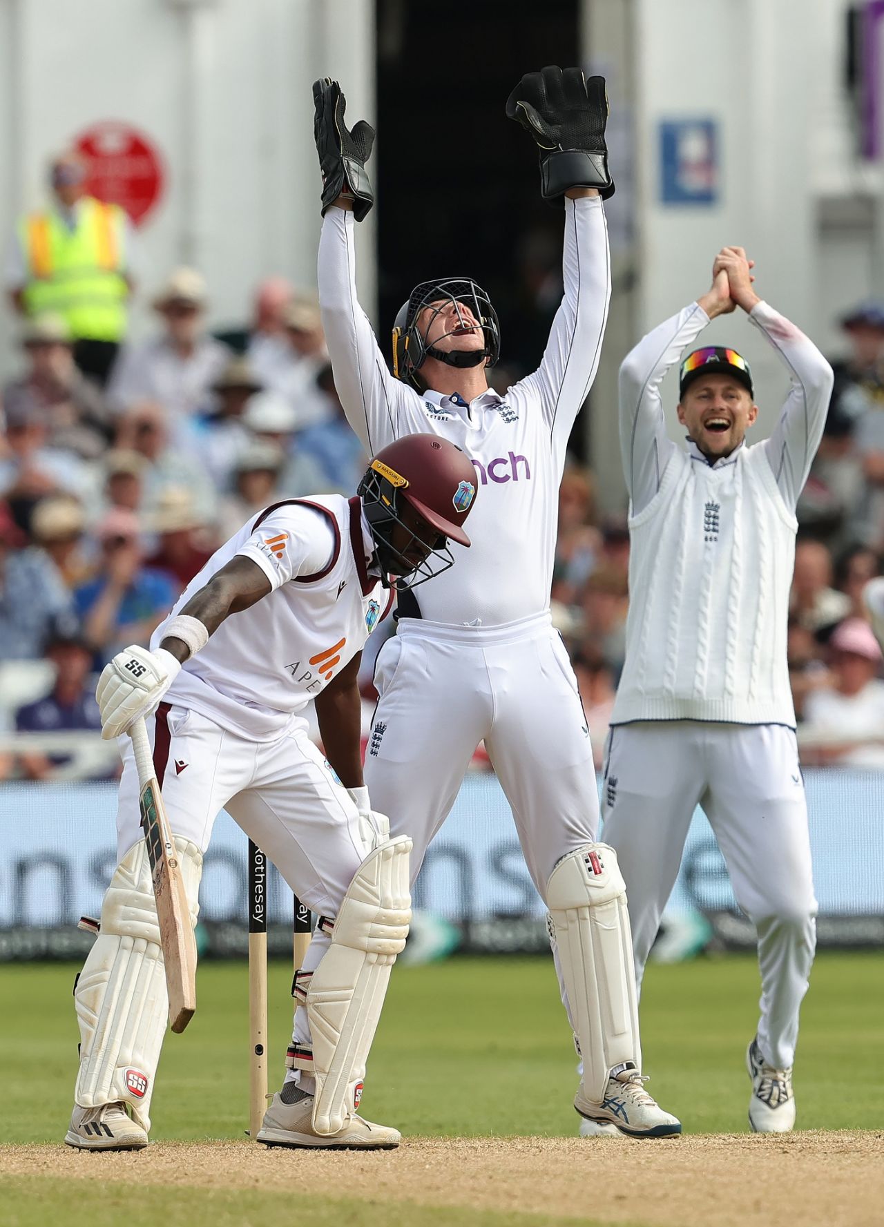 Jamie Smith and Joe Root go up in unison to celebrate Kirk McKenzie's ...