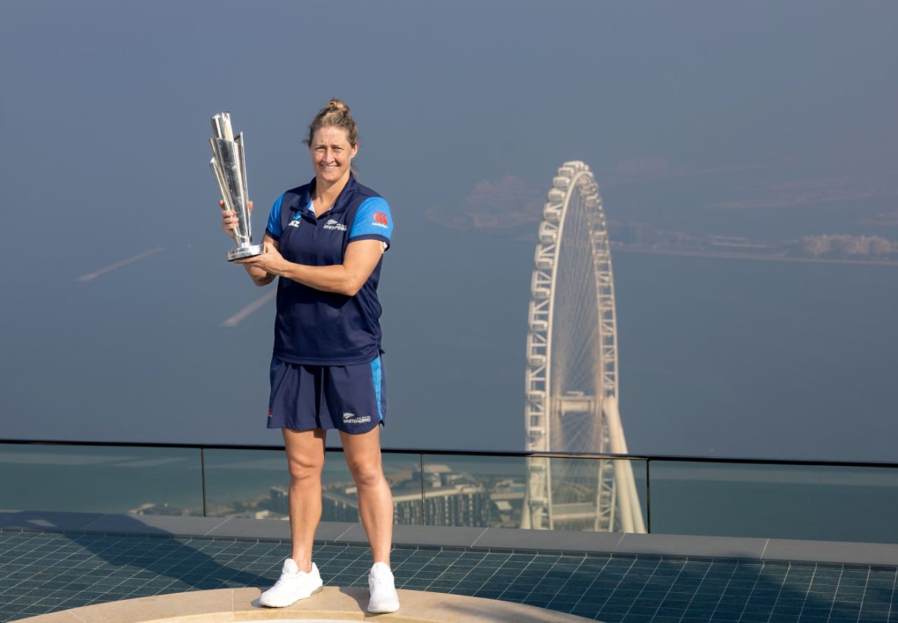 Sophie Devine poses with the T20 World Cup a day after leading New ...