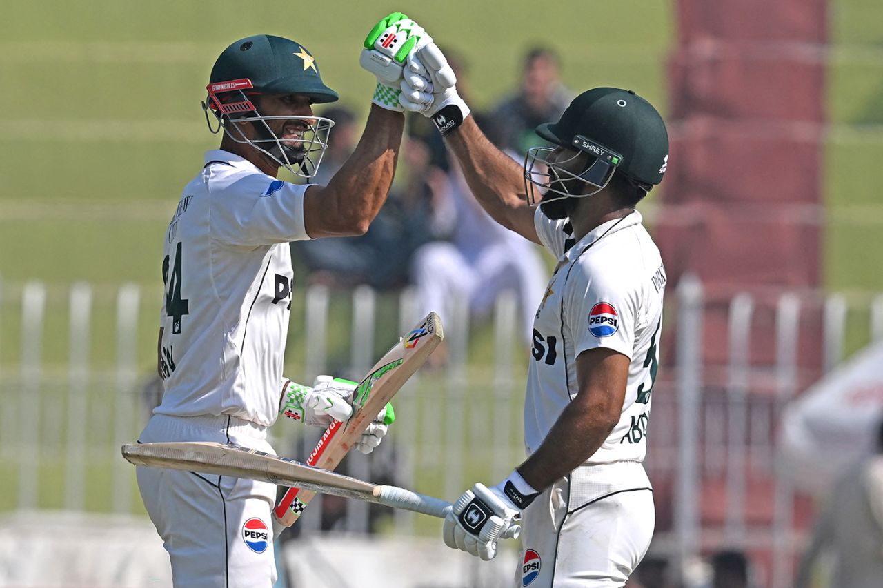 The Pakistan players pose with the series trophy | ESPNcricinfo.com