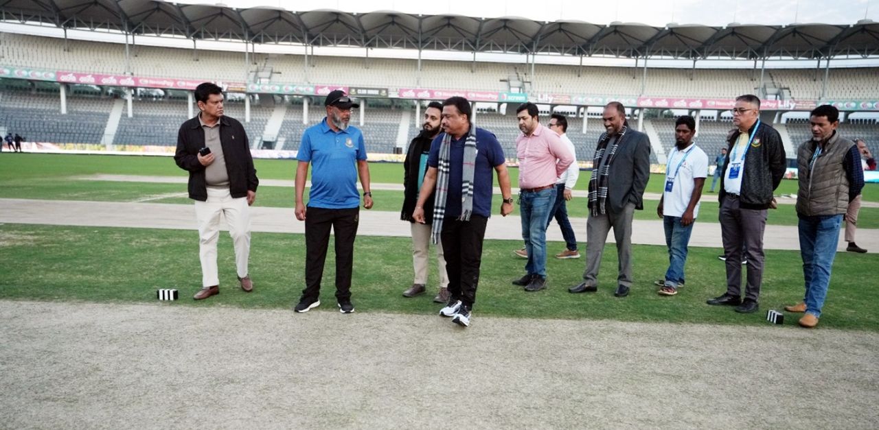 BCB president Faruque Ahmed has a look at the pitch | ESPNcricinfo.com