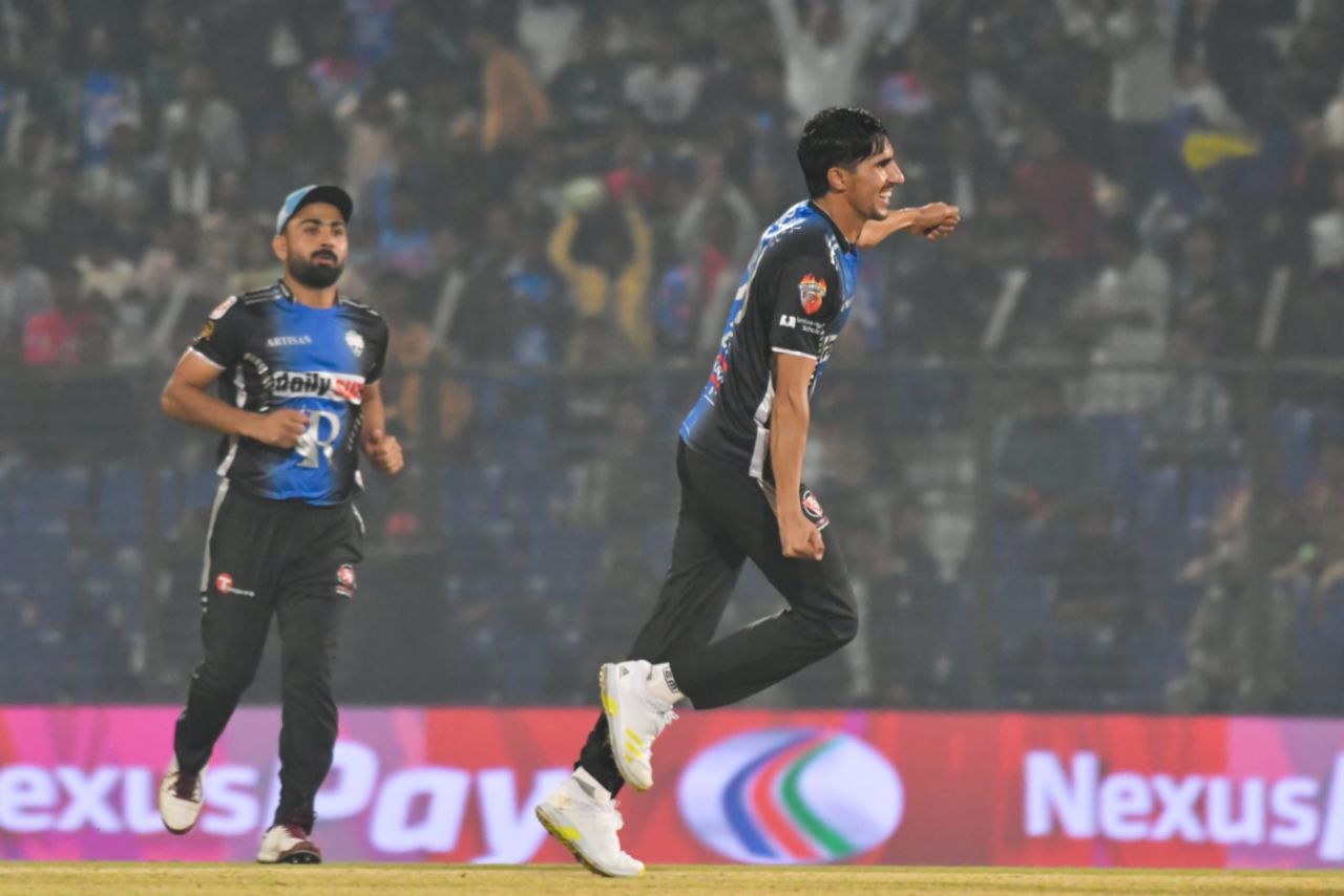 Akif Javed derailed Chittagong Kings with 4 for 32 | ESPNcricinfo.com