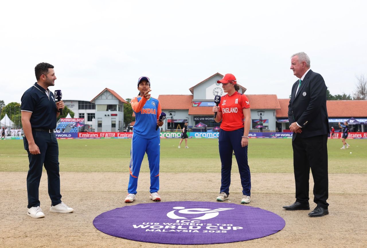 Niki Prasad and Abi Norgrove at the toss | ESPNcricinfo.com