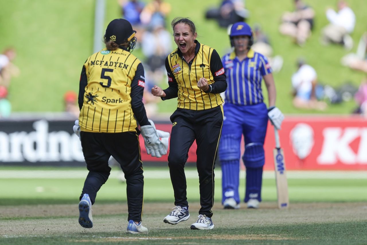 Hannah Darlington finished with 4 for 16 in the Women's Super Smash ...