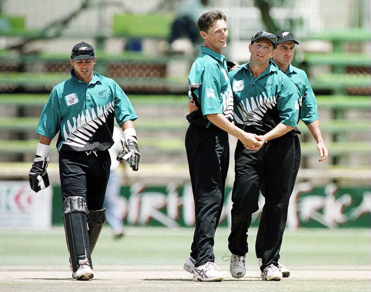 McMillan and Styris celebrate, New Zealand v Pakistan, ICC KnockOut ...