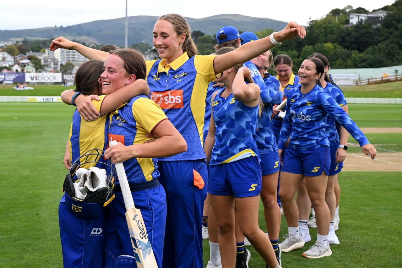 Otago celebrate winning the Hallyburton Johnstone Shield | ESPNcricinfo.com