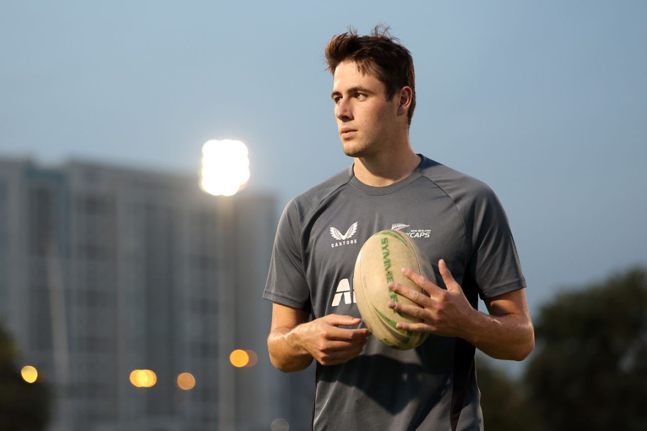 Matt Henry warms up | ESPNcricinfo.com