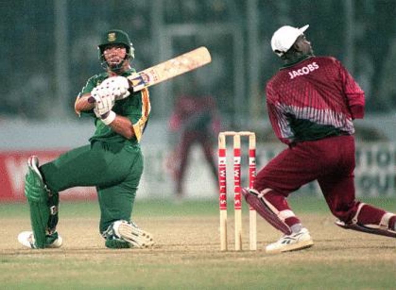 Cronje and Lara shake hands before the toss | ESPNcricinfo.com