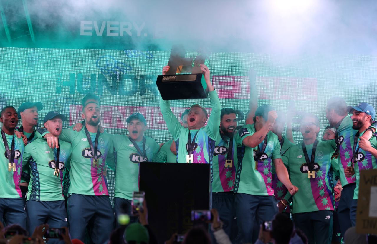 Sam Billings lifts the trophy after Oval Invincibles' third Men's ...